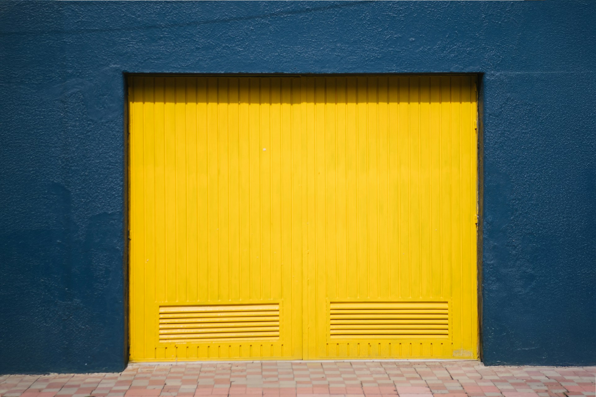 Quick Solutions for Garage Door Malfunctions